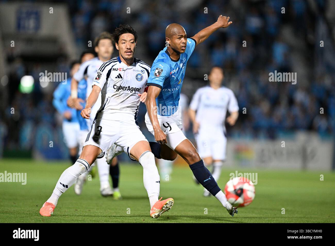 NHK Spring Mitsuzawa Football Stadium, Kanagawa, Japan. Mai 2025. (L-R) Gen Shoji (Zelvia ...