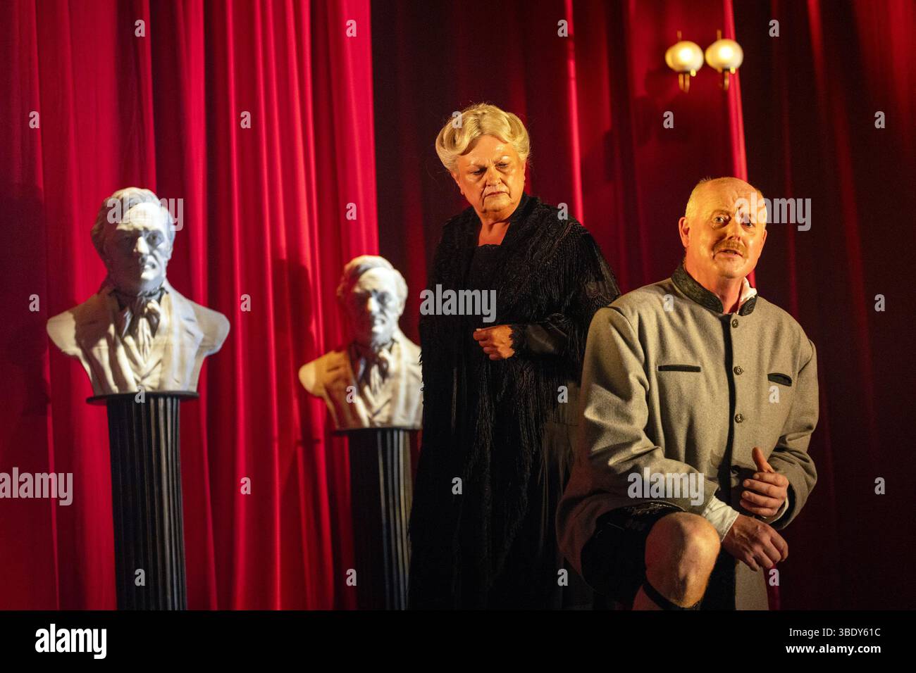 Moreton in Marsh, Großbritannien. Mai 2025. Susan Bullock (Cosima ...