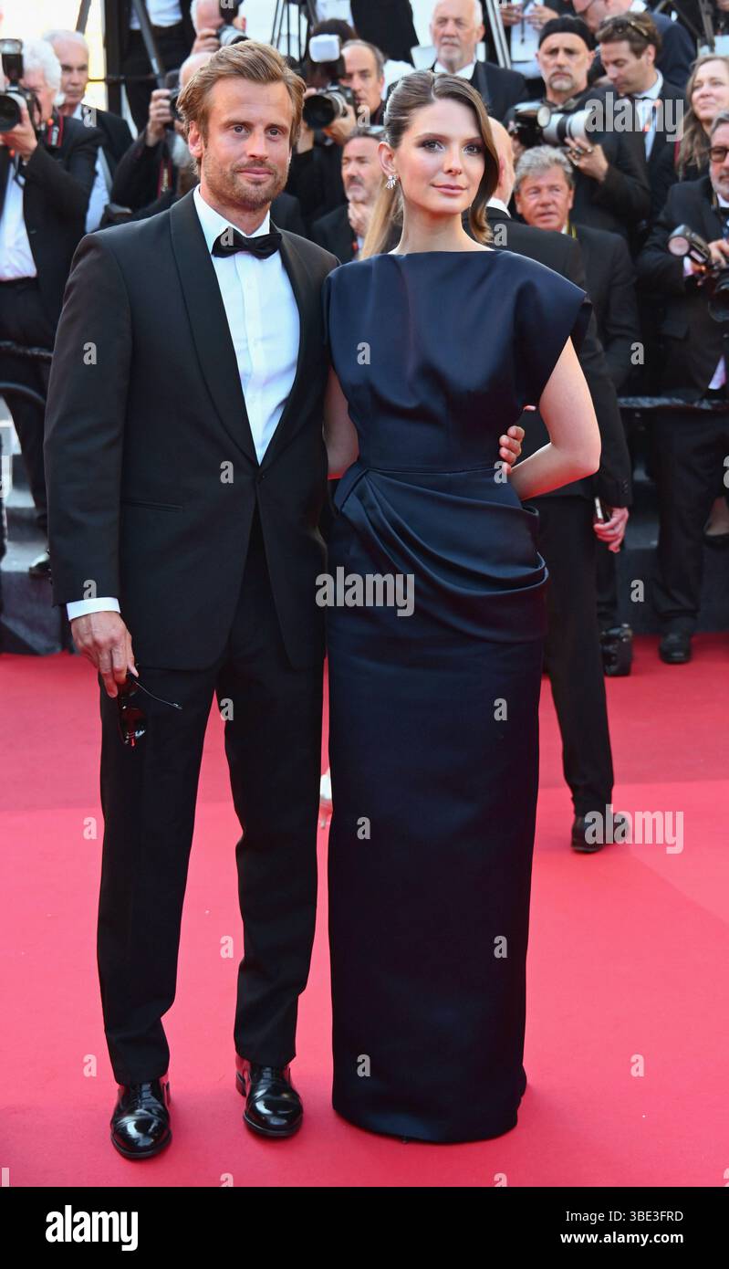 Joséphine Japy (in Prada) und ihr Partner Dossier 137 Cannes Film ...