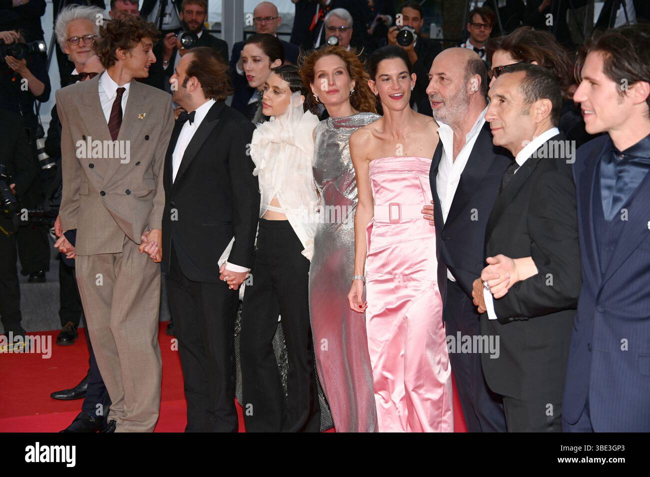 Besetzung und Crew des Films: Vassili Schneider, Vincent Macaigne, Sara ...