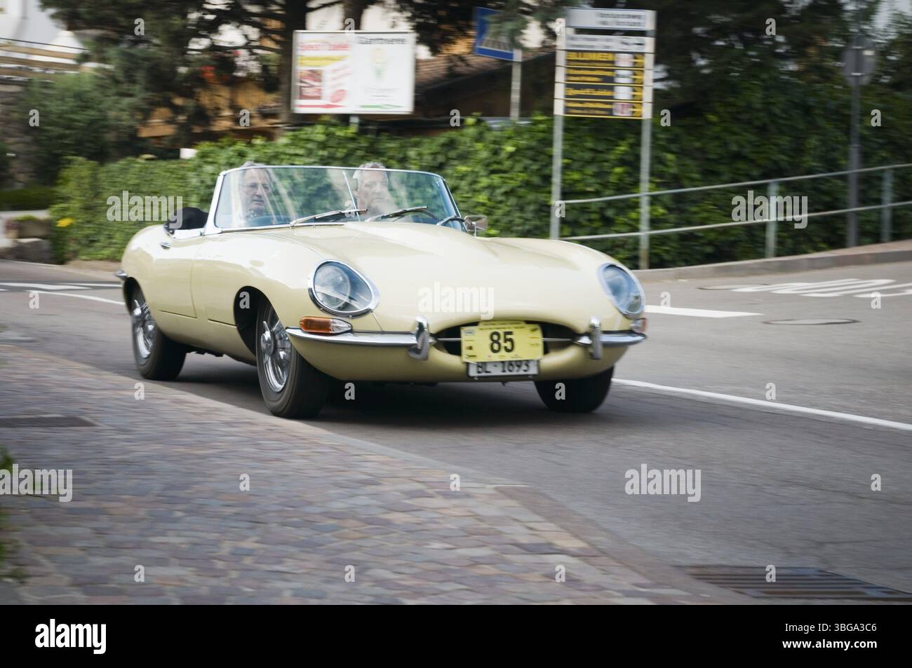 Schenna/Südtirol, Italien, 11. Juli 2013: Oldtimer-Rallye Suedtirol ...