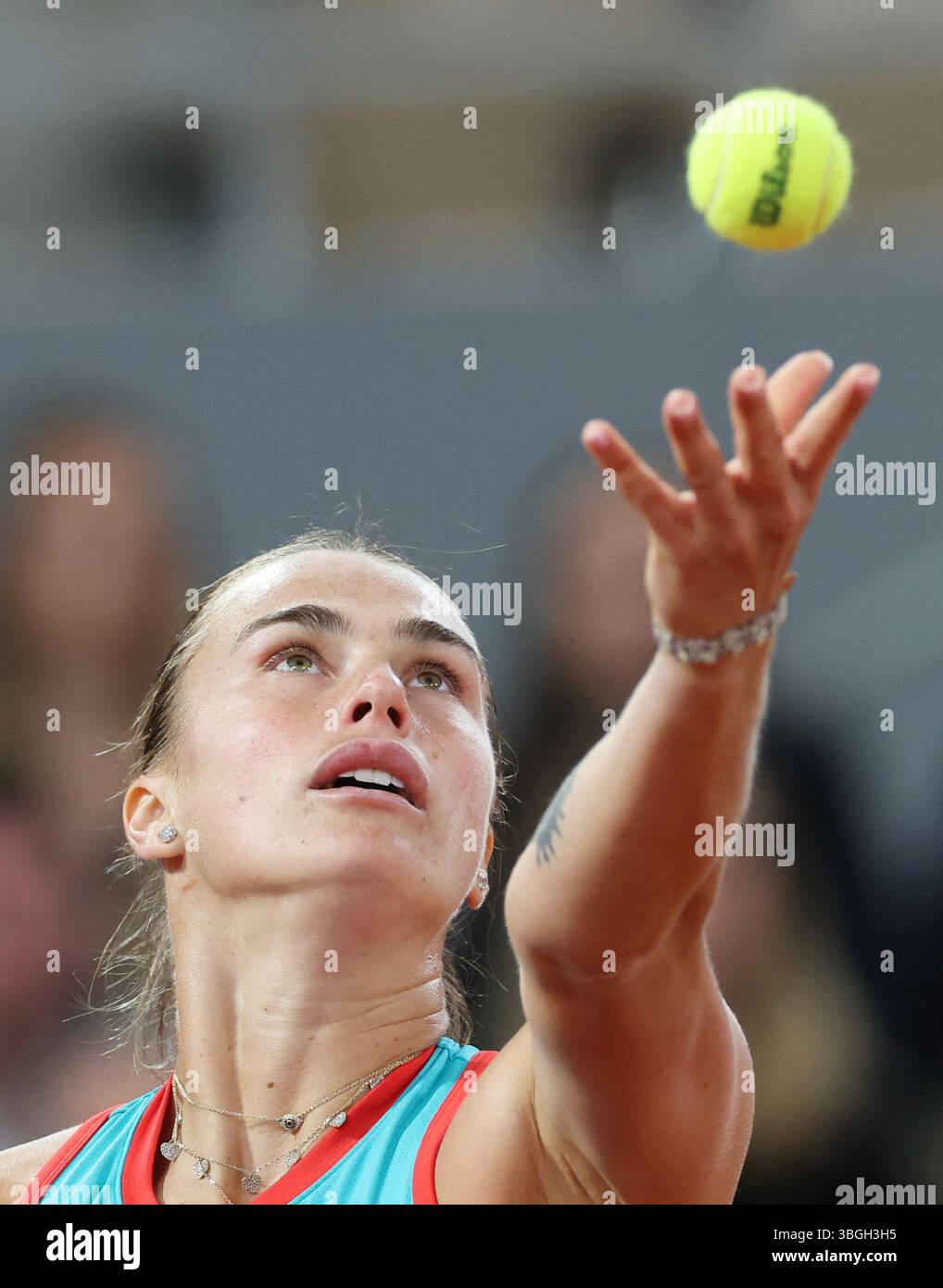 Paris, Frankreich. Juni 2025. Aryna Sabalenka spielt im Halbfinale der Frauen zwischen Aryna ...