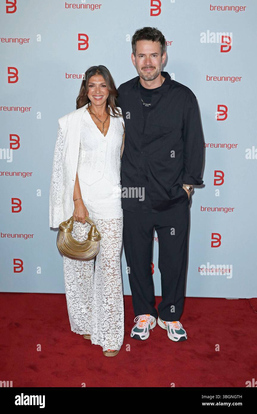 Anna Angelina Wolfers mit Partner Johannes Strate bei der Eröffnung vom Breuninger Flagship ...