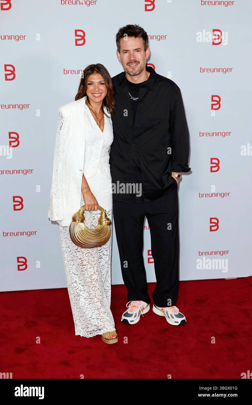 Anna Angelina Wolfers mit Partner Johannes Strate bei der Eröffnung vom ...