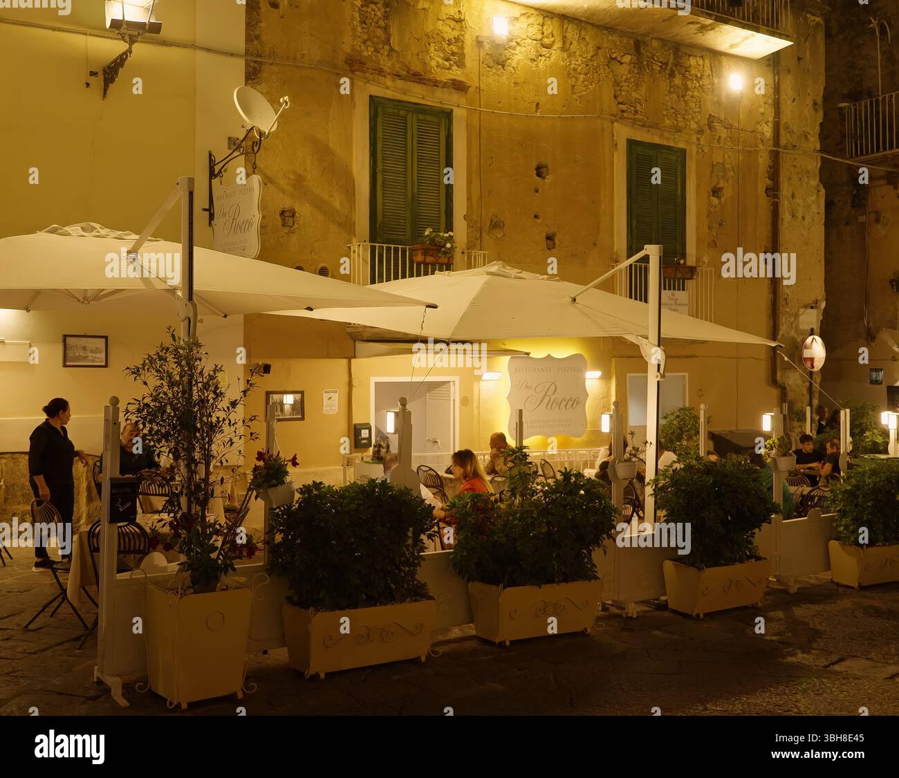 Tropea italy june 2025 restaurant -Fotos und -Bildmaterial in hoher ...