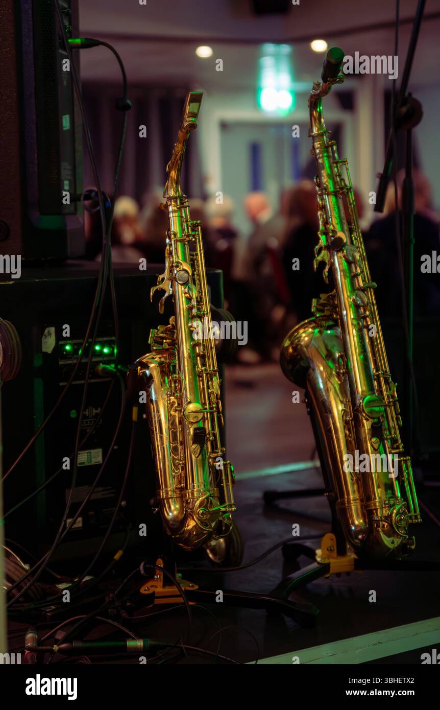 Live instrumente -Fotos und -Bildmaterial in hoher Auflösung – Alamy