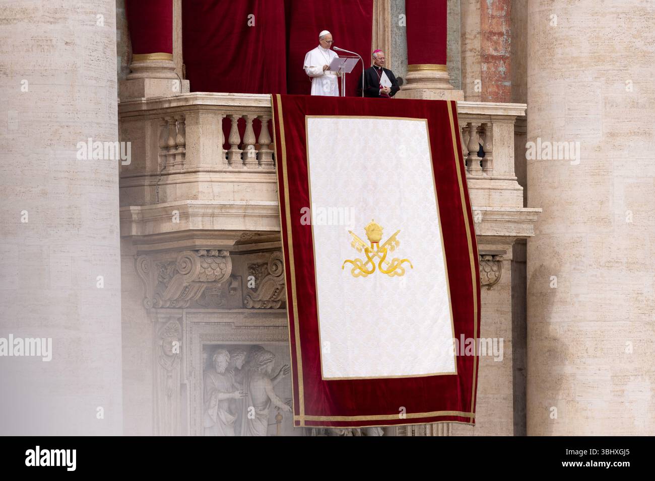 Papst Leo XIV. Leitet Regina Caeli Gebet aus der zentralen Loggia des ...