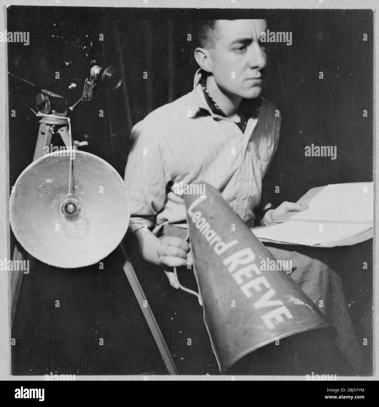 RAF-Pilot Leonard Reeve bei RAF Iver Heath, Pinewood Studios ...
