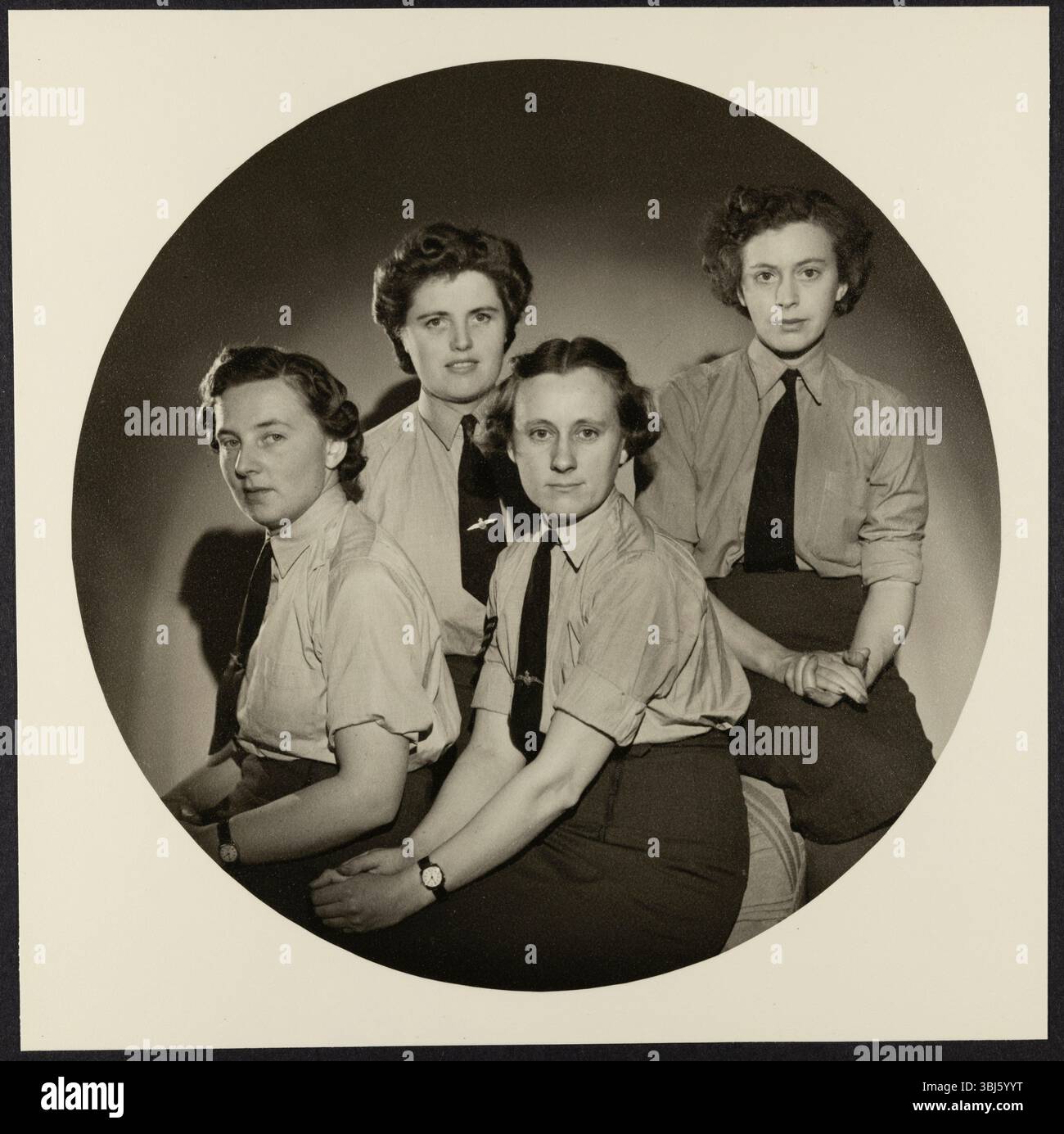 Porträt des WAAF-Personals der Filmproduktionsabteilung der RAF Iver ...