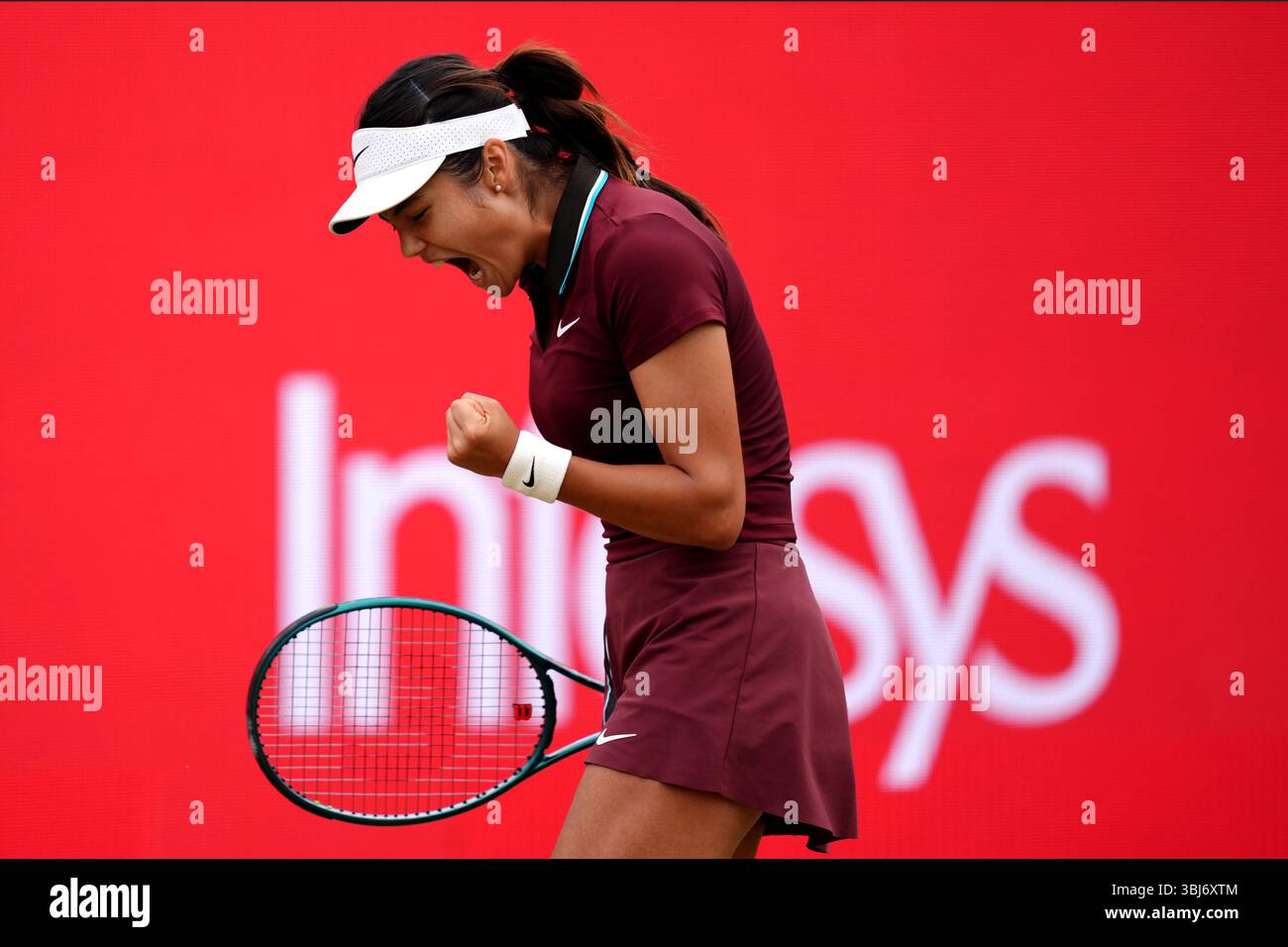Emma Raducanu feiert einen Punkt gegen Qinwen Zheng am fünften Tag der HSBC Championships im ...
