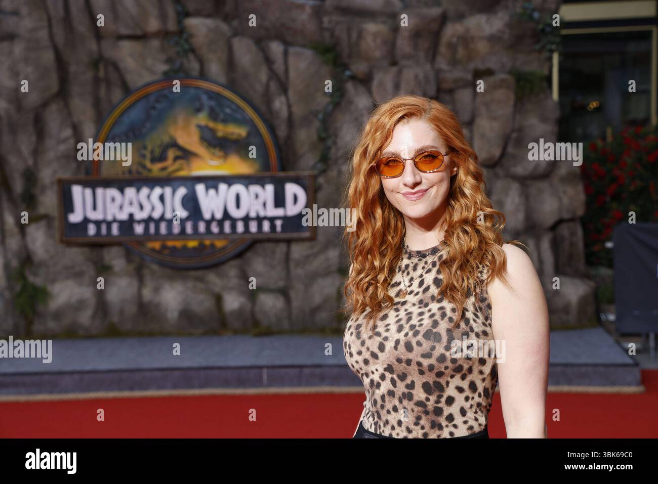 Lara Trautmann bei der Jurassic World : die Wiedergeburt Film Premiere ...