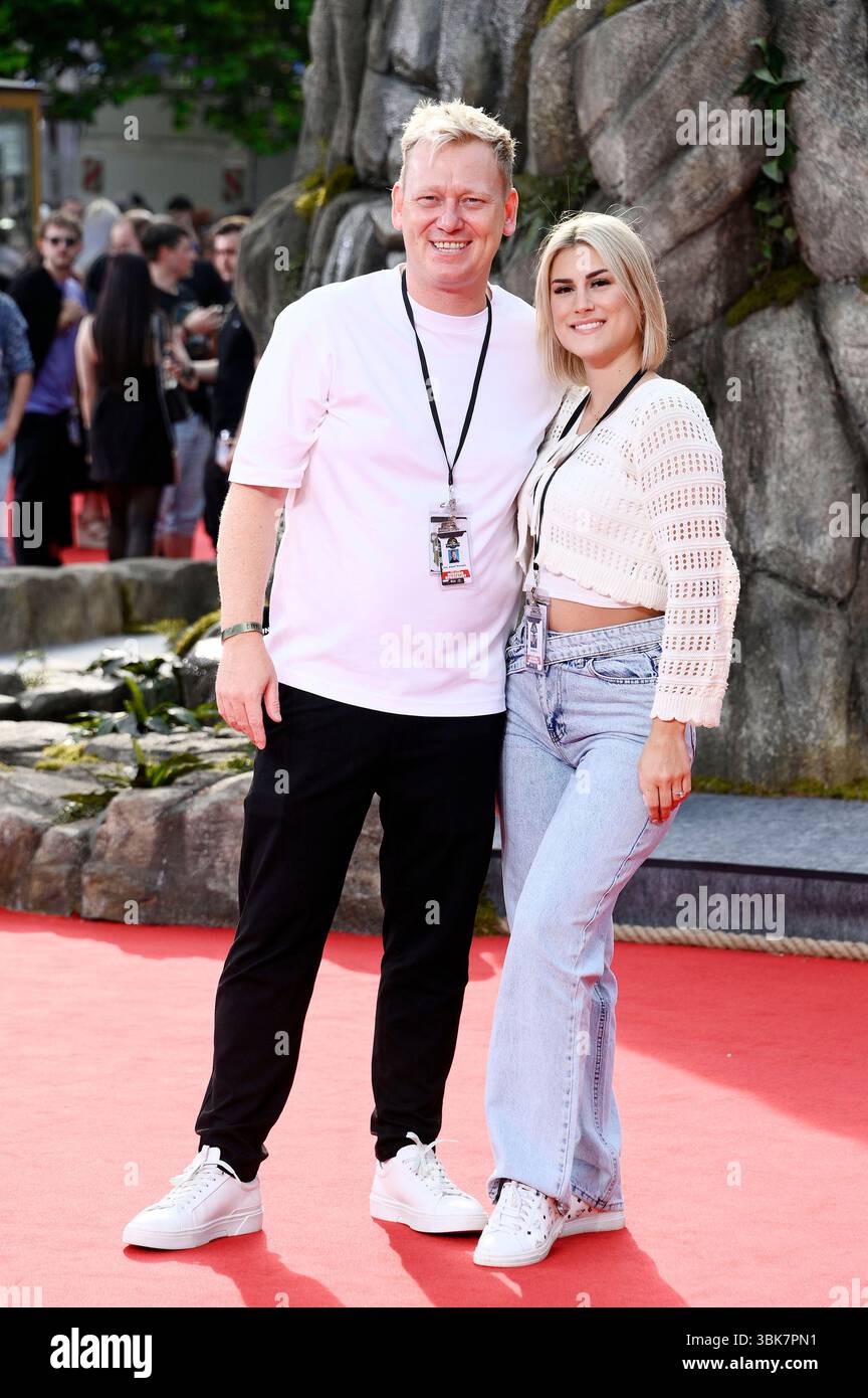 Jens Knossalla und Lia Mitrou bei der Premiere des Kinofilms 'Jurassic ...