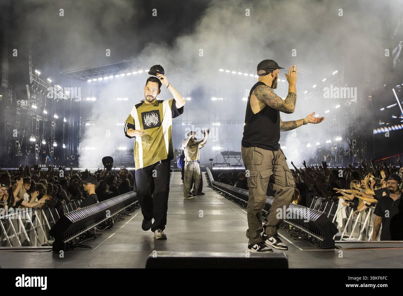 Mike Shinoda (Sänger und Bassist) und Dave Phoenix Farrell (Bassist ...