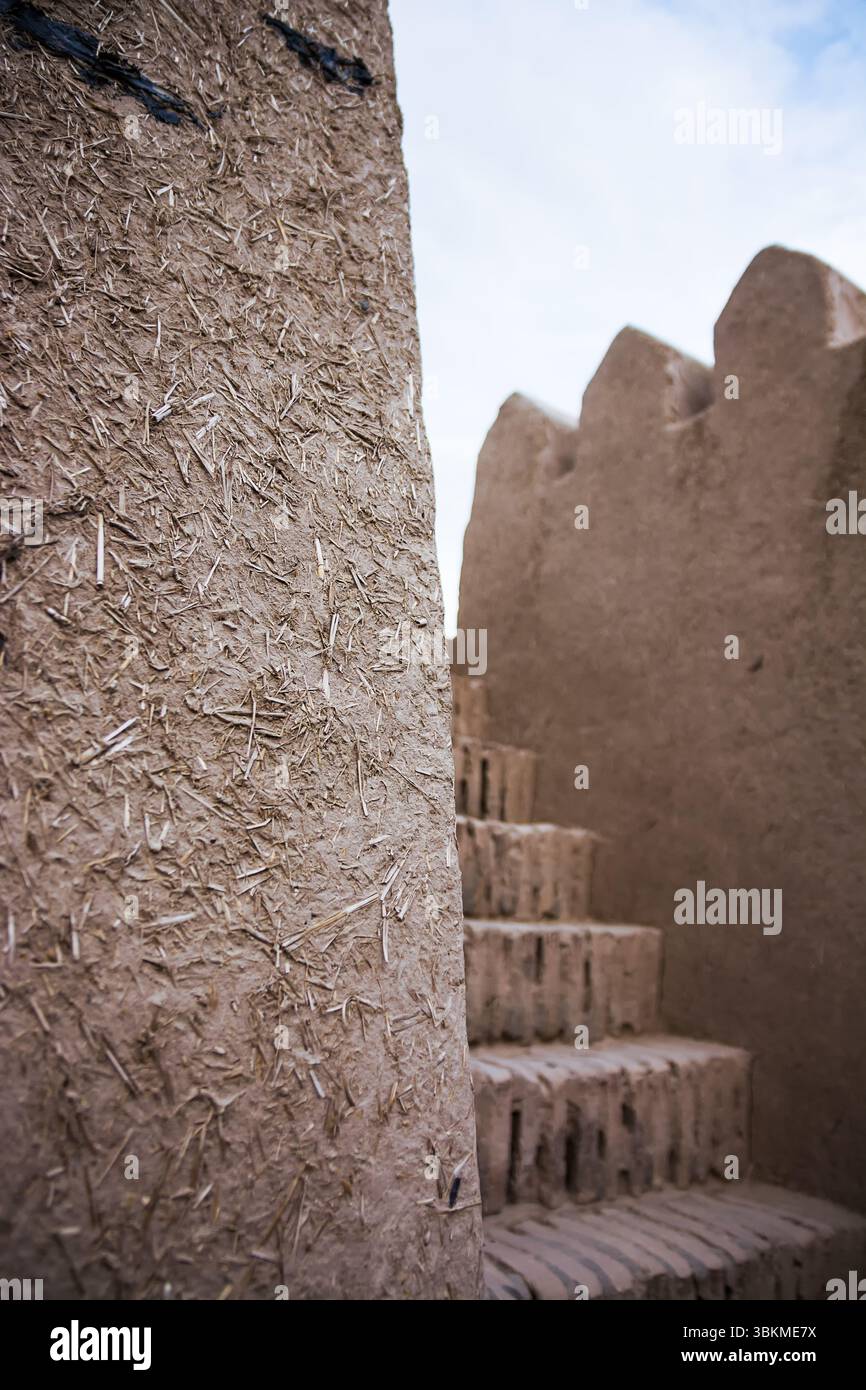 Schlamm und strohbau -Fotos und -Bildmaterial in hoher Auflösung – Alamy