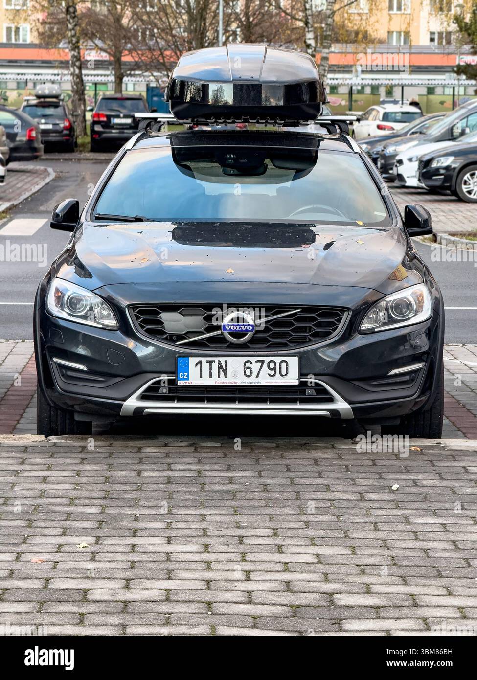 Volvo v60 cross -Fotos und -Bildmaterial in hoher Auflösung – Alamy