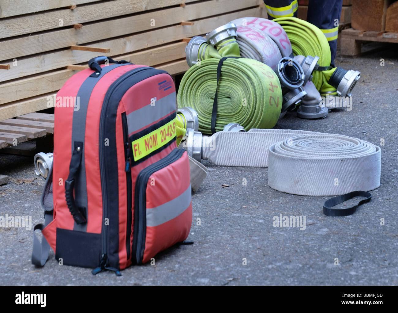 Feuerwehr-Blaulicht Feuerwehr in verschiedenen Bildern und Aktionen in ...