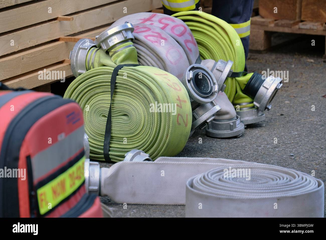 Feuerwehr-Blaulicht Feuerwehr in verschiedenen Bildern und Aktionen in ...