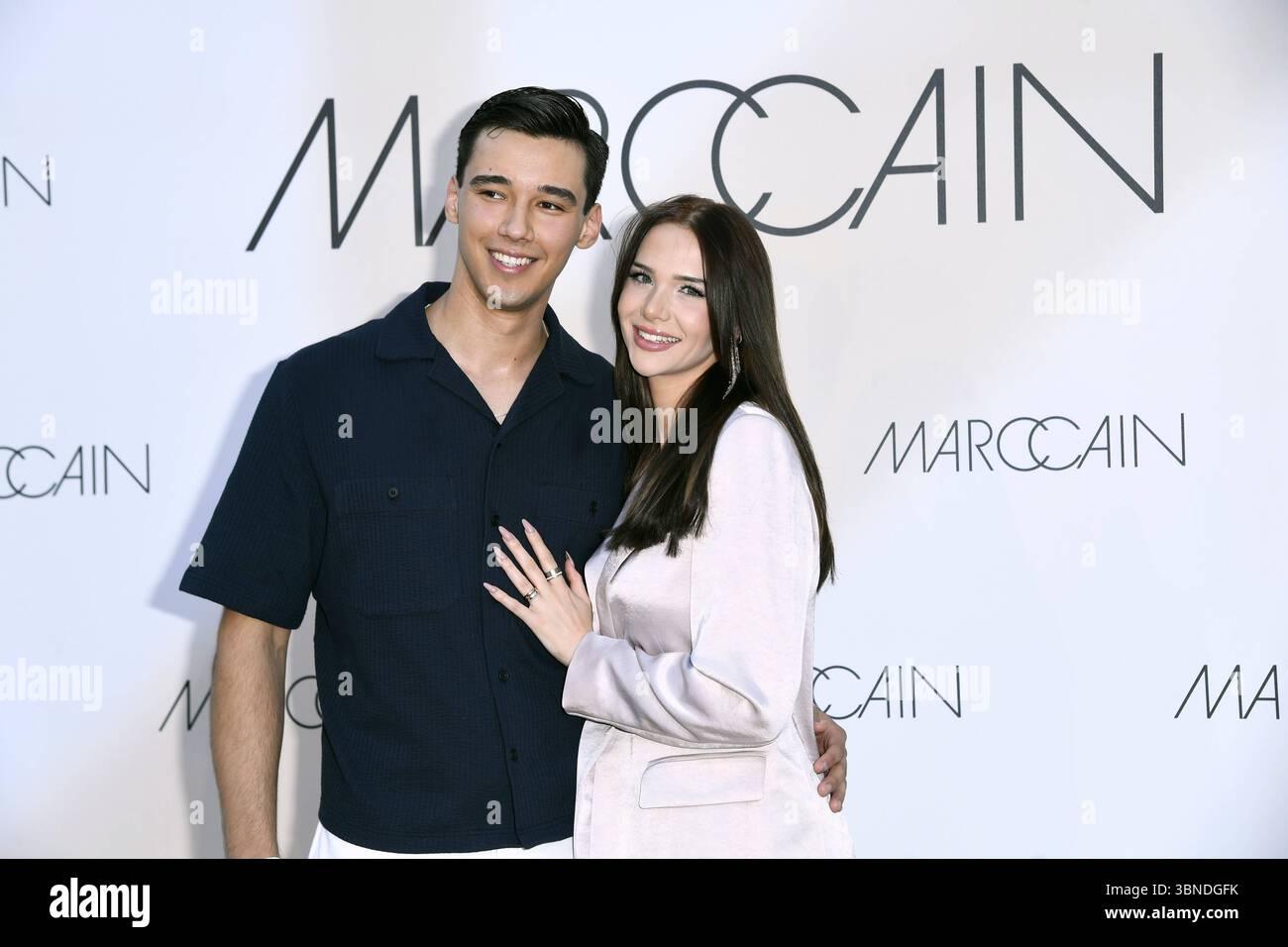San Diego Pooth und Louisa Büsche bei der Marc Cain Fashion Show Eine ...