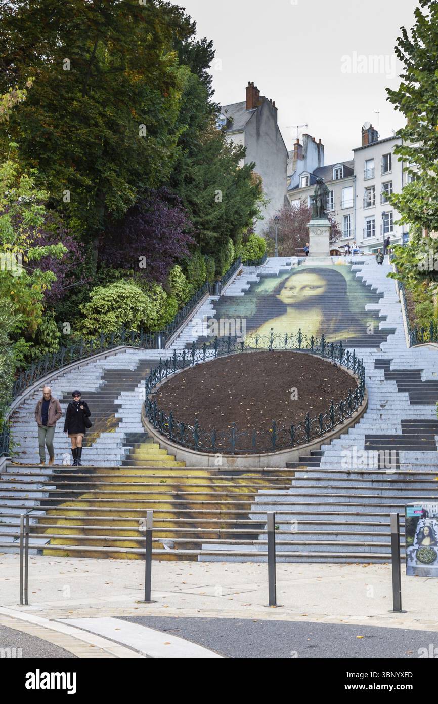 Blois, Frankreich - 10. Oktober 2019: Mona Lisa Stairway auf der ...