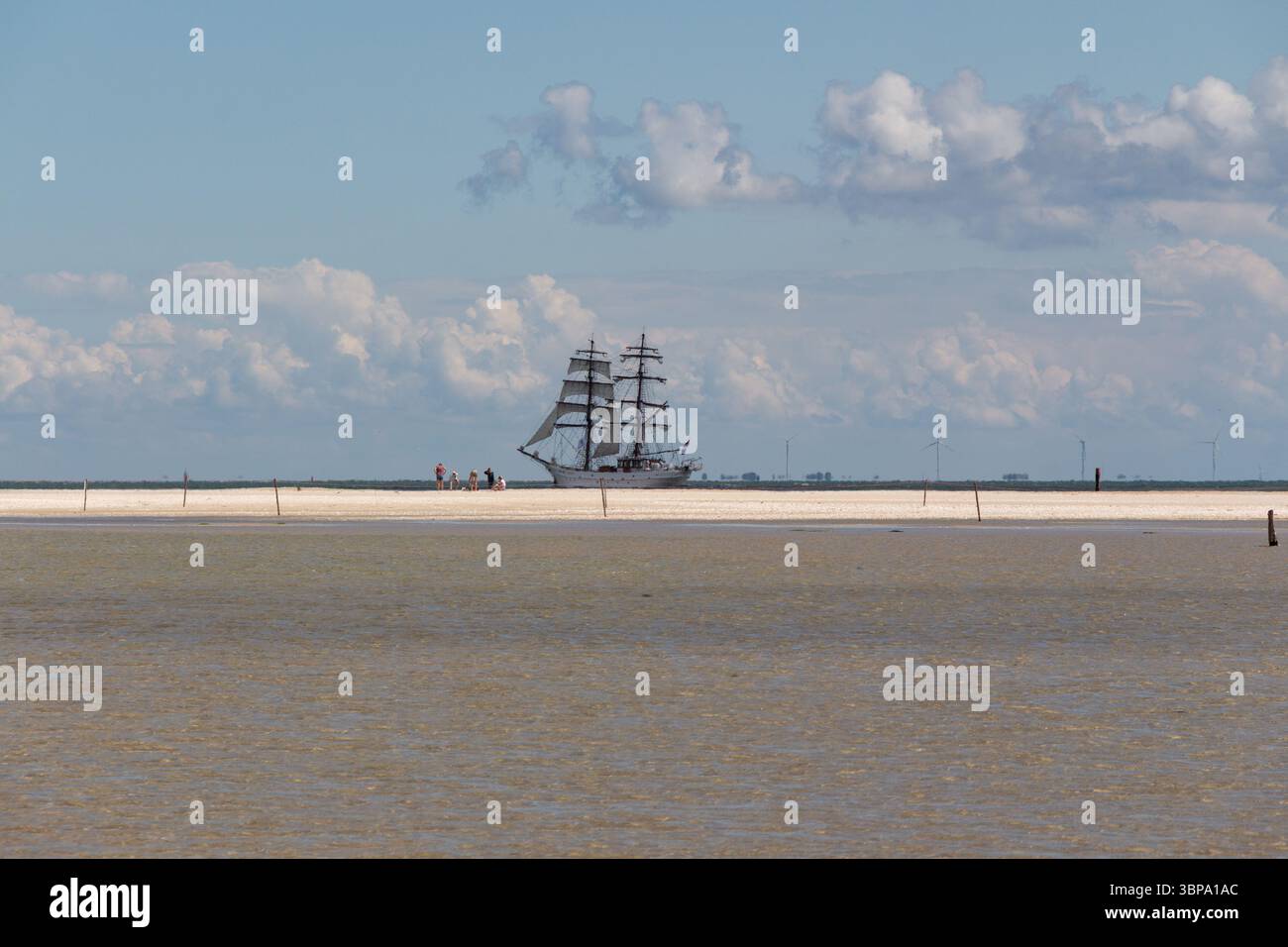 Segelschiff am horizont -Fotos und -Bildmaterial in hoher Auflösung – Alamy