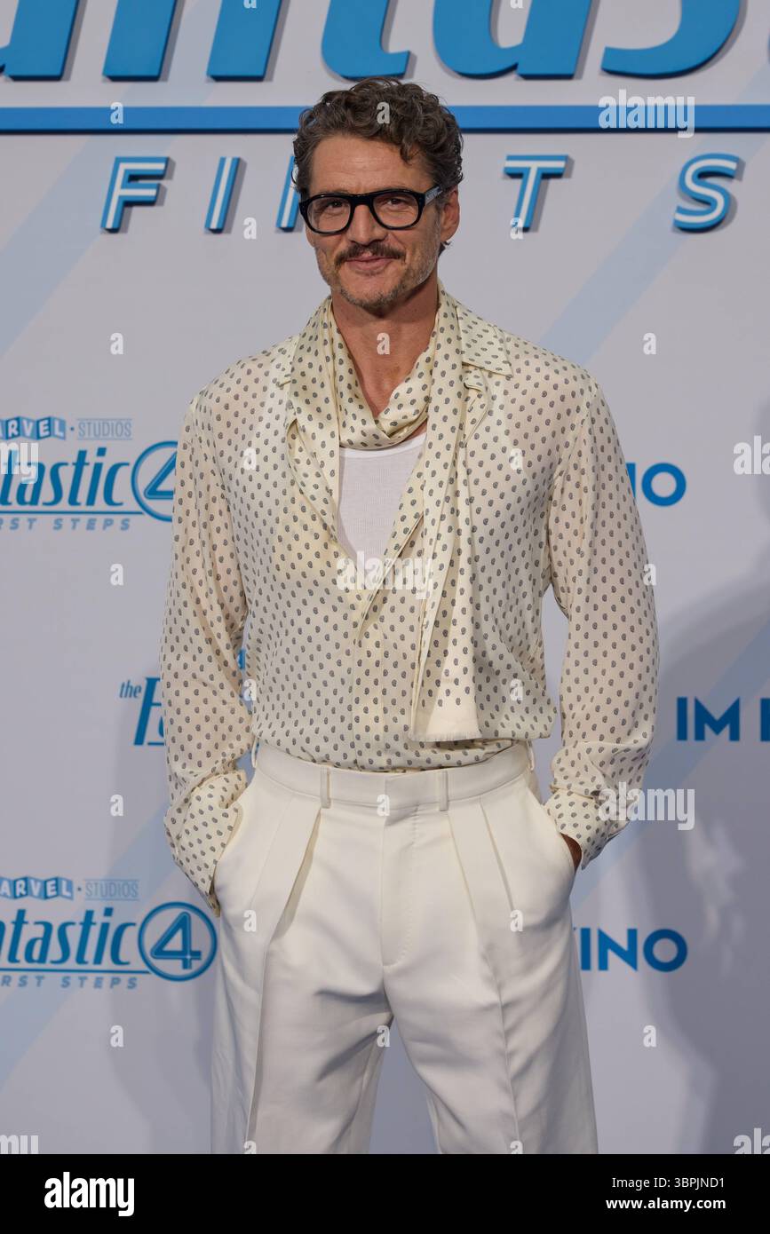 Pedro Pascal - Fan-Event THE FANTASTIC FOUR:FIRST STEPS im Center in ...