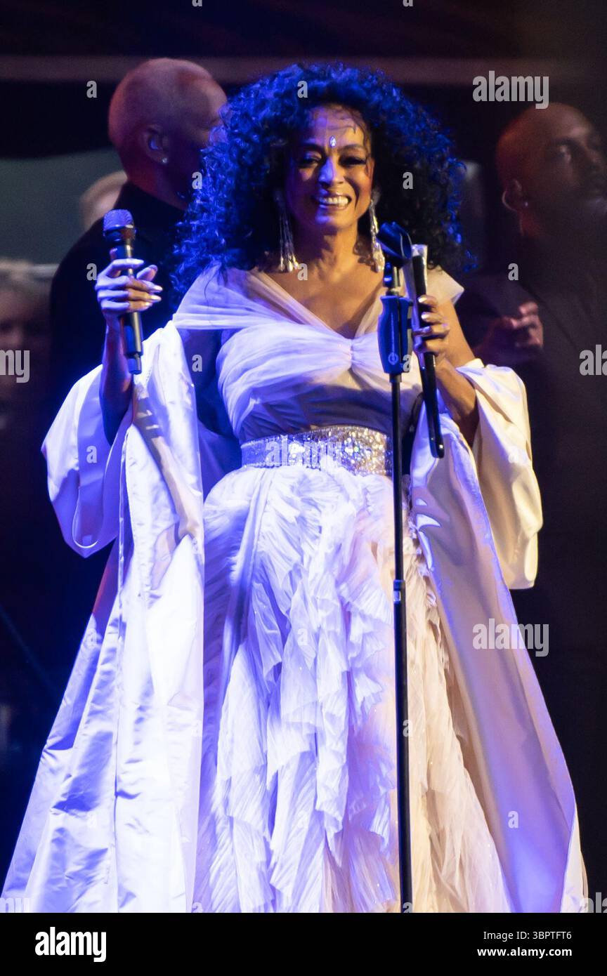 Diana ross henley festival 2025 -Fotos und -Bildmaterial in hoher ...