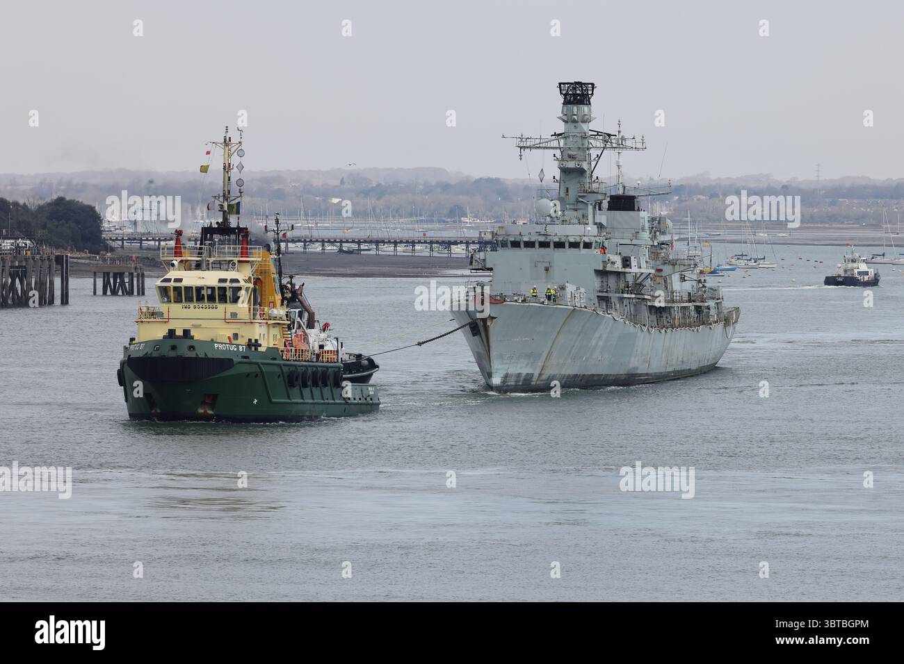 Die ehemalige Fregatte der Royal Navy HMS MONMOUTH beginnt ihre lange ...