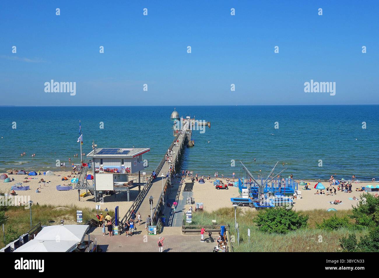 Seebrücke Zinnowitz, Sommerfest in Zinnowitz und voller Strand ...