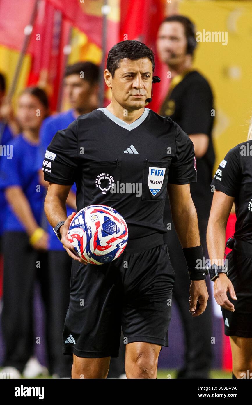 Miami, Florida - 20. Juni: Schiedsrichterin Alireza Faghani beim Spiel ...
