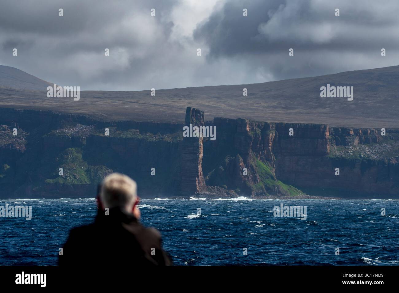 Blick vom alten mann -Fotos und -Bildmaterial in hoher Auflösung – Alamy