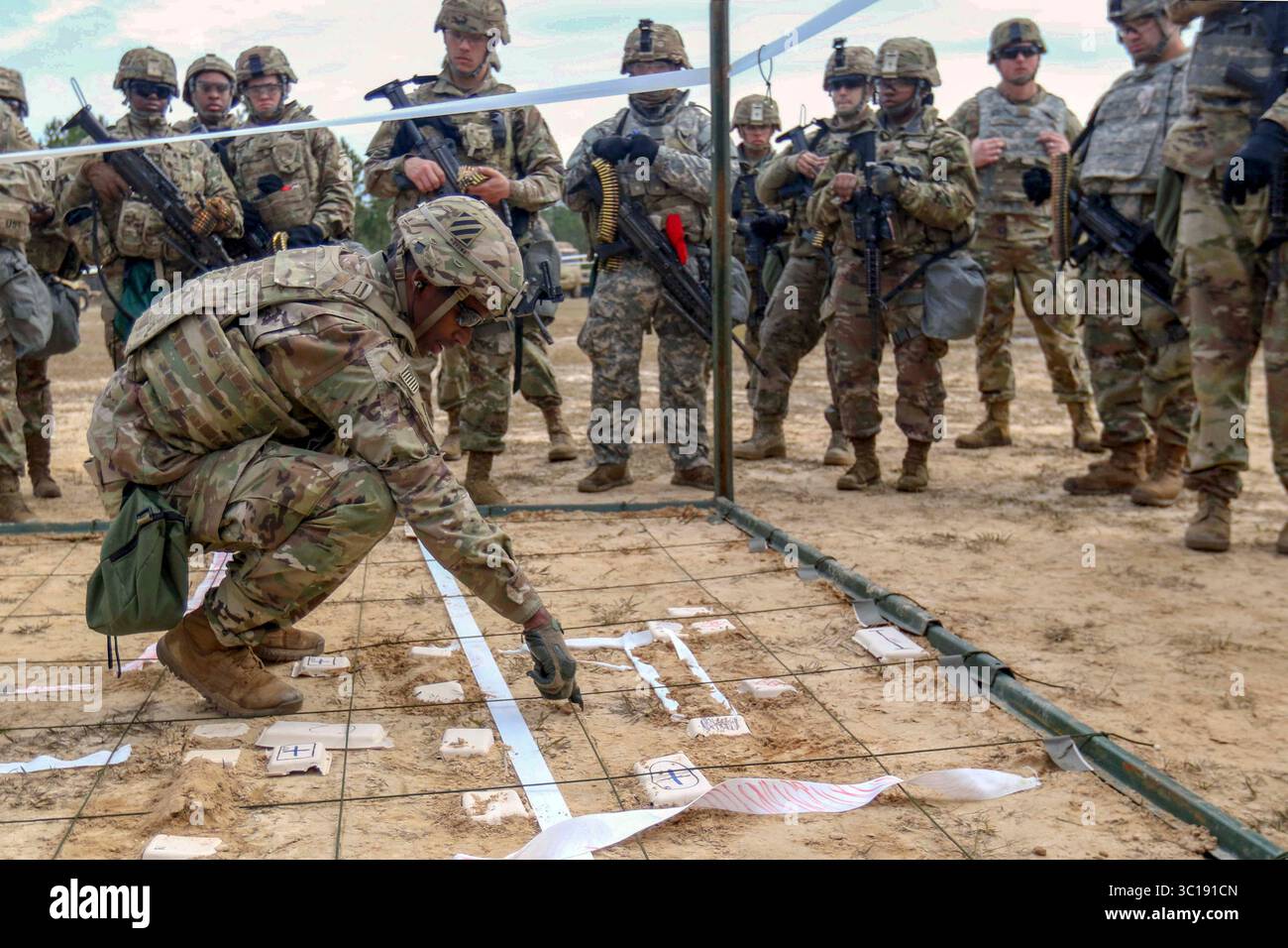 Live fire infantry squad movements -Fotos und -Bildmaterial in hoher ...
