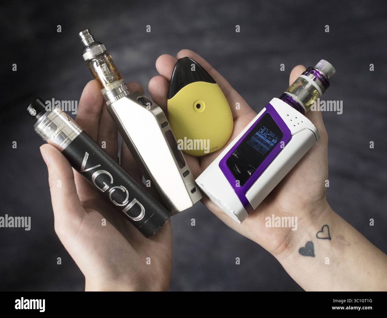 Vaping gesundheitsprobleme -Fotos und -Bildmaterial in hoher Auflösung ...