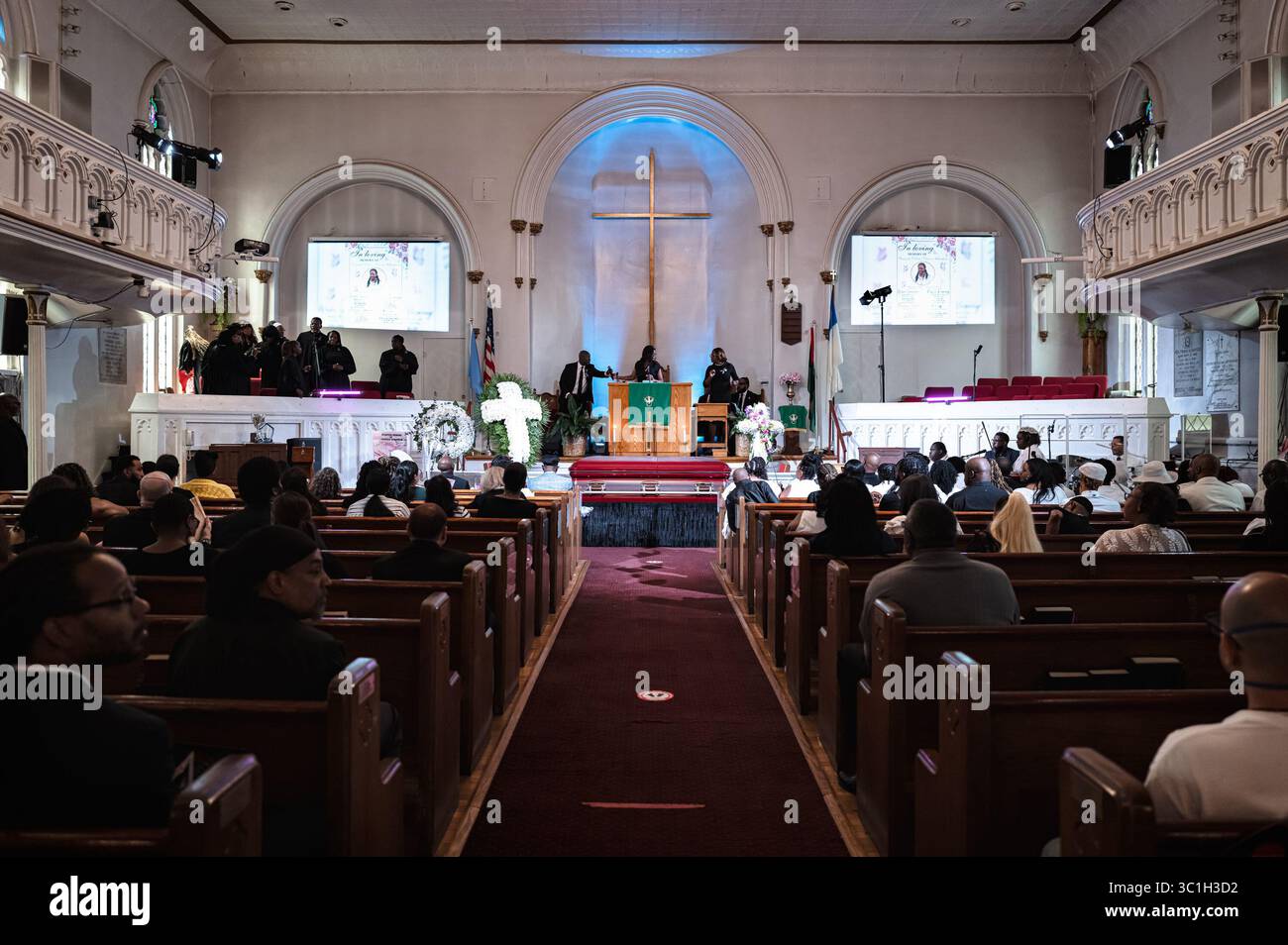 New York, USA. Juli 2025. Familie, Freunde und Gemeindemitglieder ...