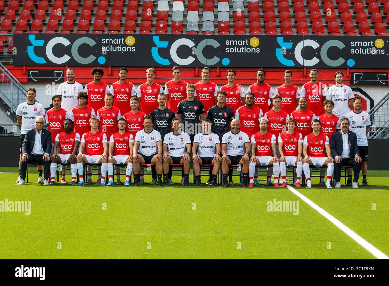 MAASTRICHT, NIEDERLANDE - 23. JULI: Teamphoto mit hinterer Reihe Ingmar ...
