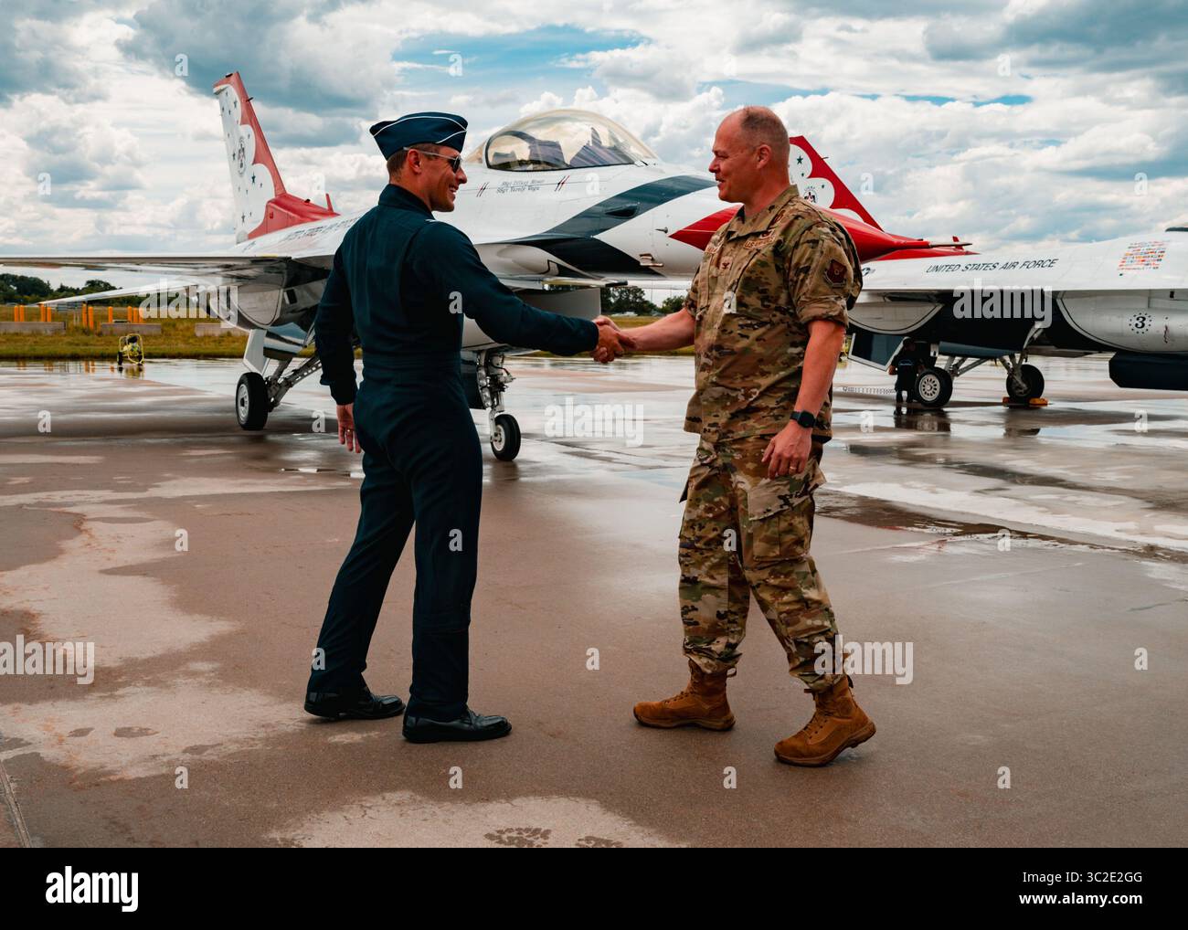 (Von rechts nach links) der 90th Missile Wing Commander Col. Terreance ...