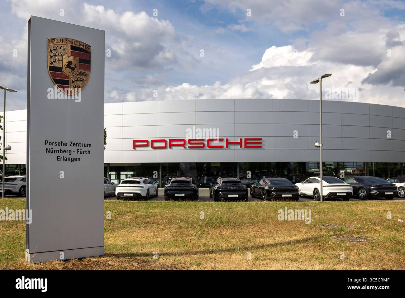 Nürnberg Porsche Zentrum, Nürnberg, 11.07.2025 Aussenansicht des ...