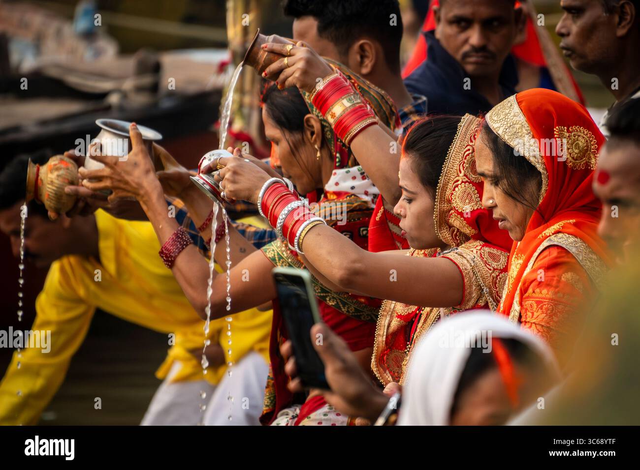 Puja varanasi indien -Fotos und -Bildmaterial in hoher Auflösung – Alamy