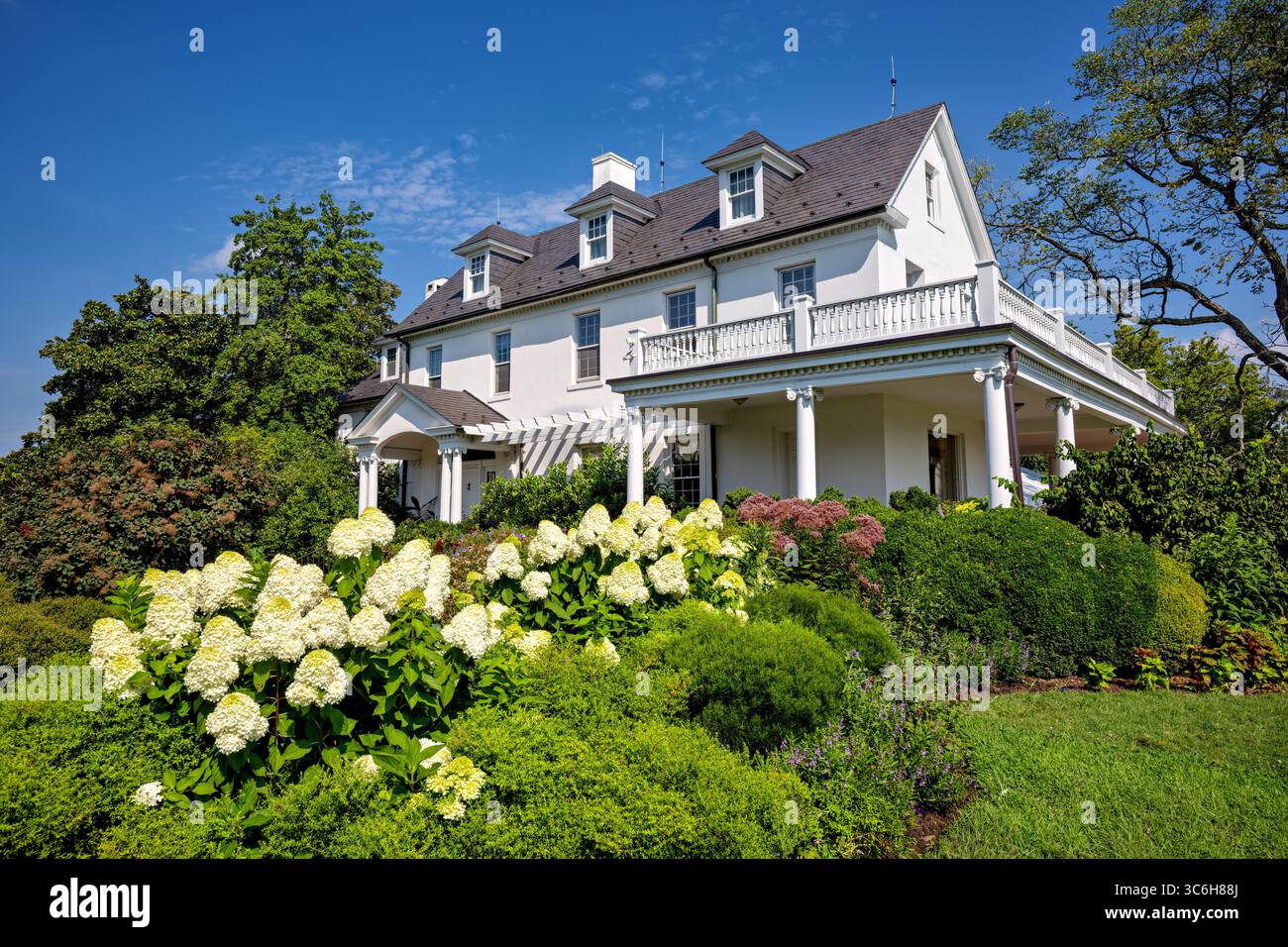 ALEXANDRIA, Virginia – das Hauptgebäude der George Washington's River ...