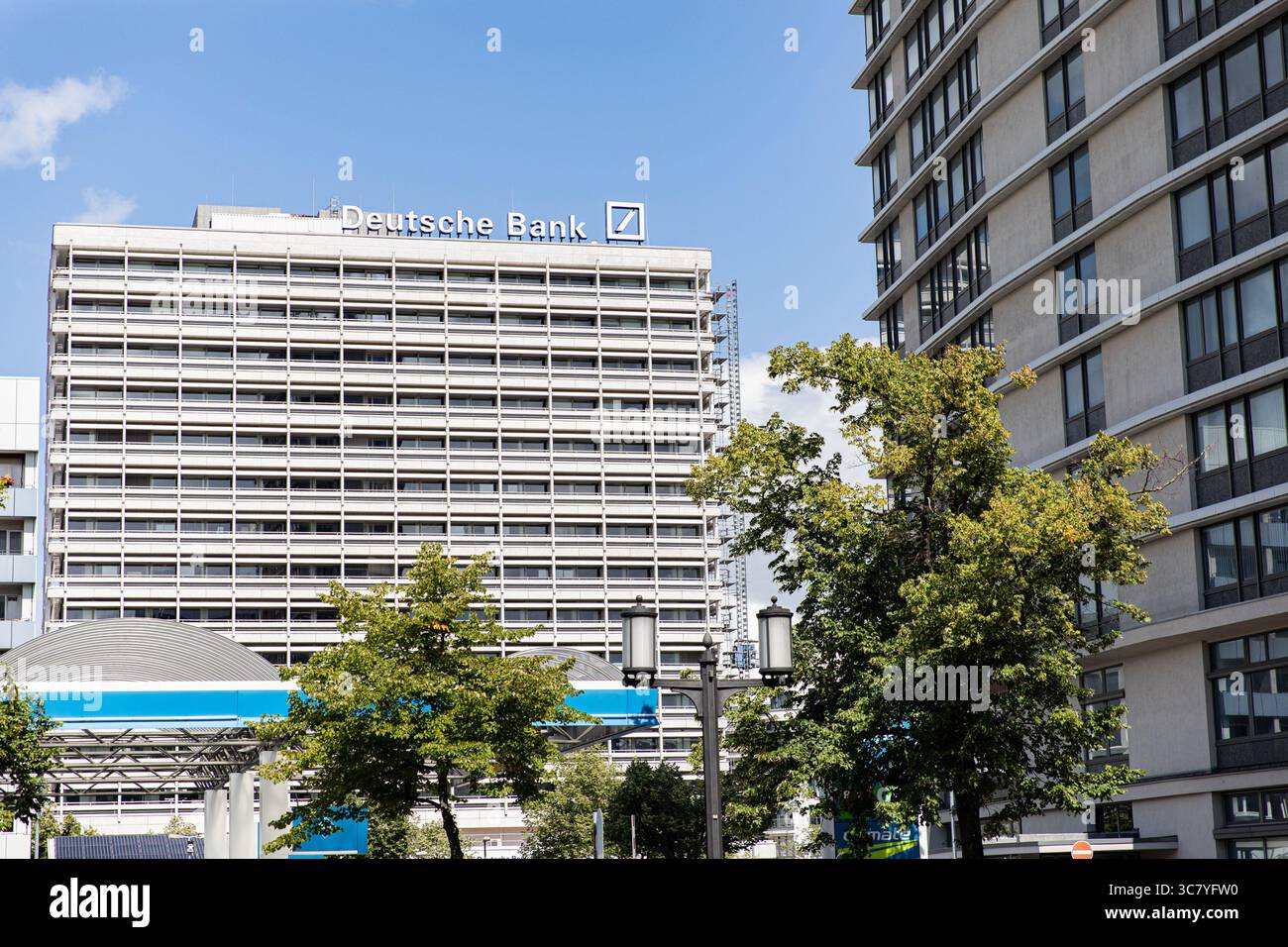 Berlin, Berlin, Deutschland. August 2025. Die Niederlassung der Deutschen Bank an der Otto-Suhr ...
