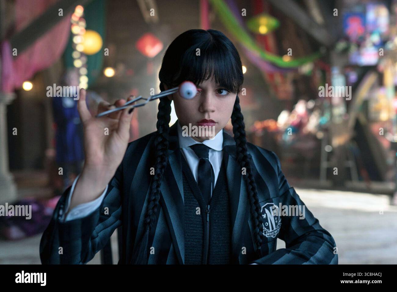 Wednesday ist eine US-amerikanische Supernatural-Comedy-Fernsehserie ...
