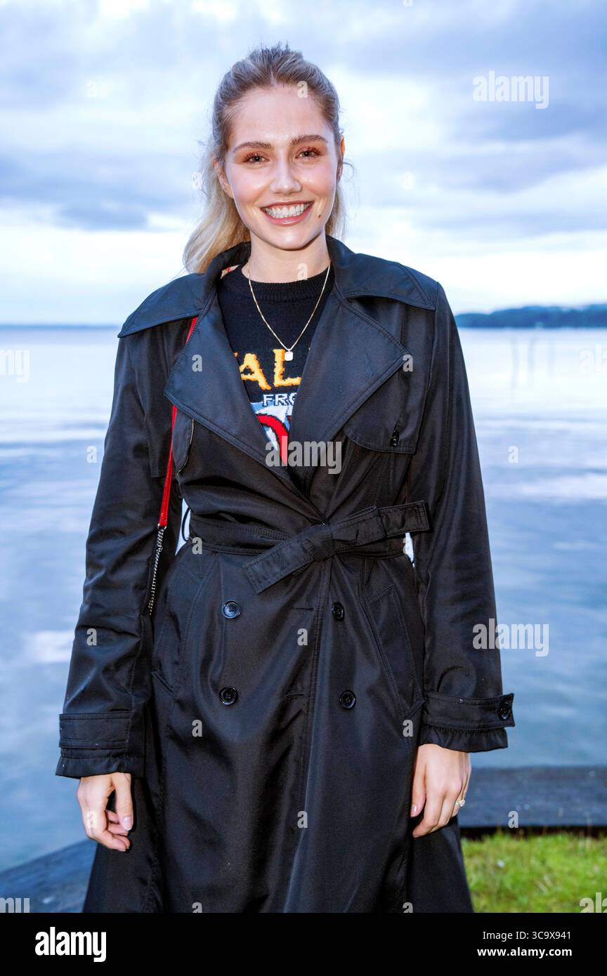 Mitsou jung bei der Premiere von zwei neuen Folgen der ARD ...