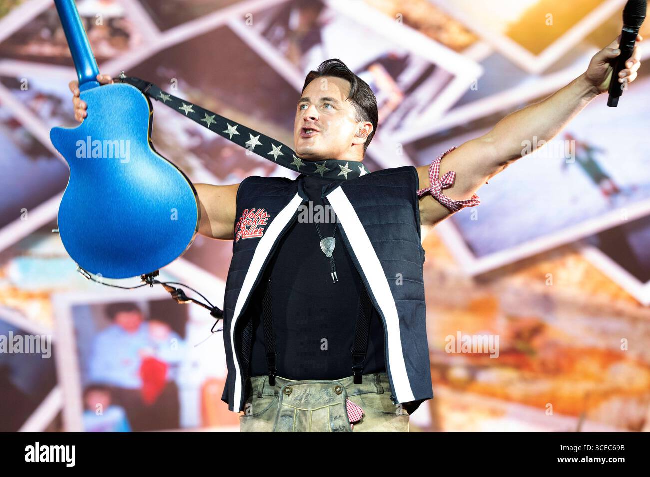 Andreas Gabalier live bei einem Konzert seines ein Hulapalu auf uns ...