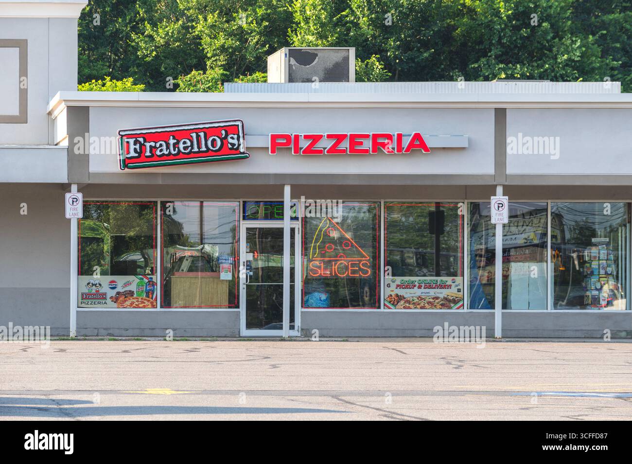 Marcy, NY - 3. Juli 2025: Close-up of Fratello's Pizzeria, ist ein ...