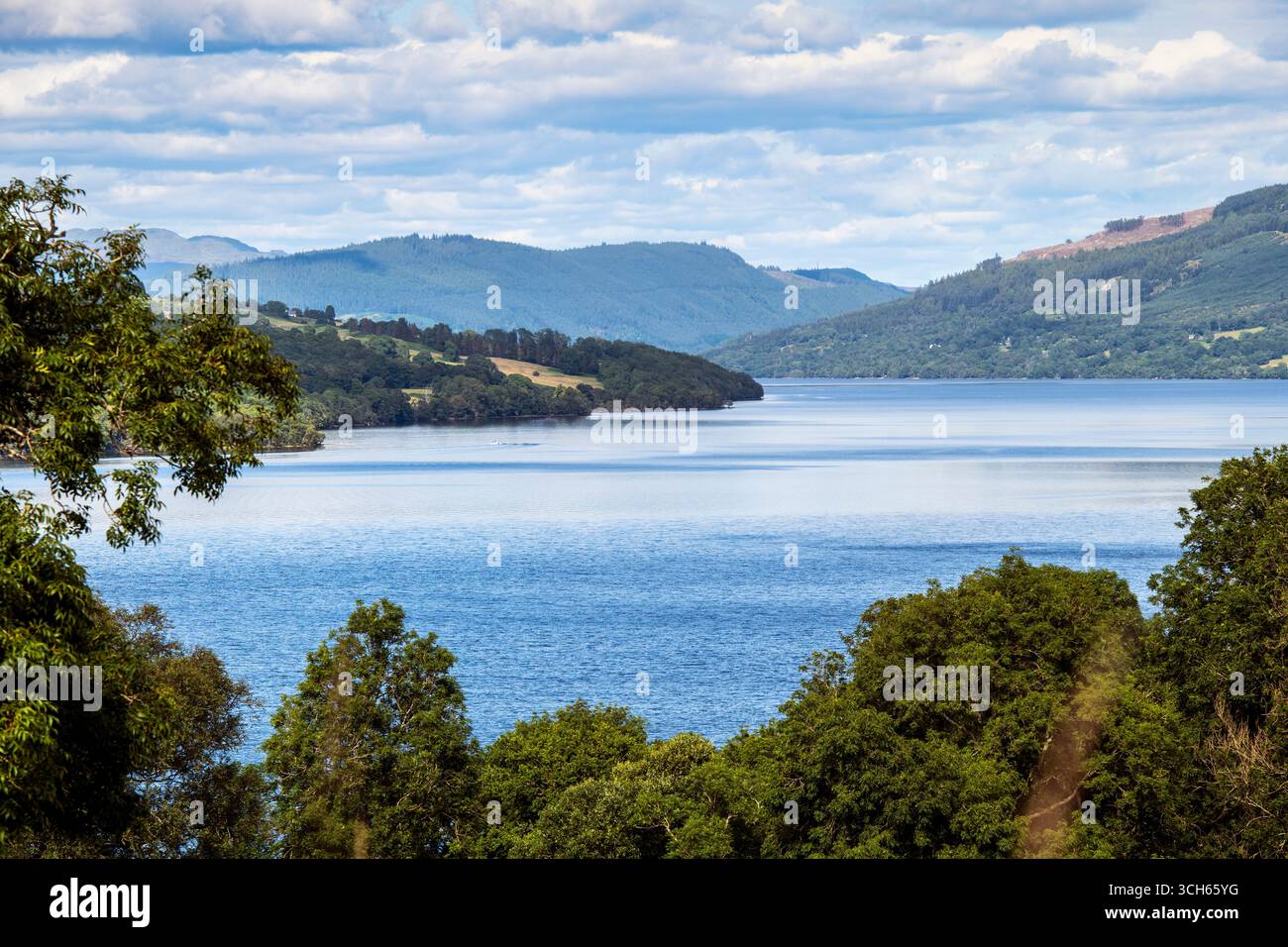 Blick auf Loch Tay aus der Nähe des Dorfes Kenmore in Perth und Kinross ...