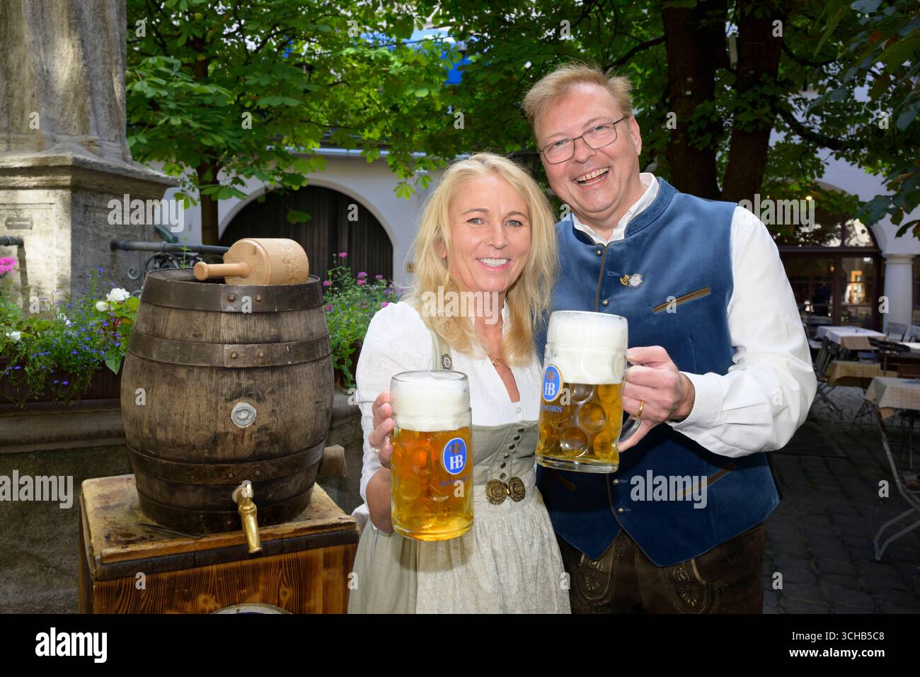 Barbara und Wolfgang Sperger Wirts-Ehepaar Hofbräuhaus präsentieren das ...