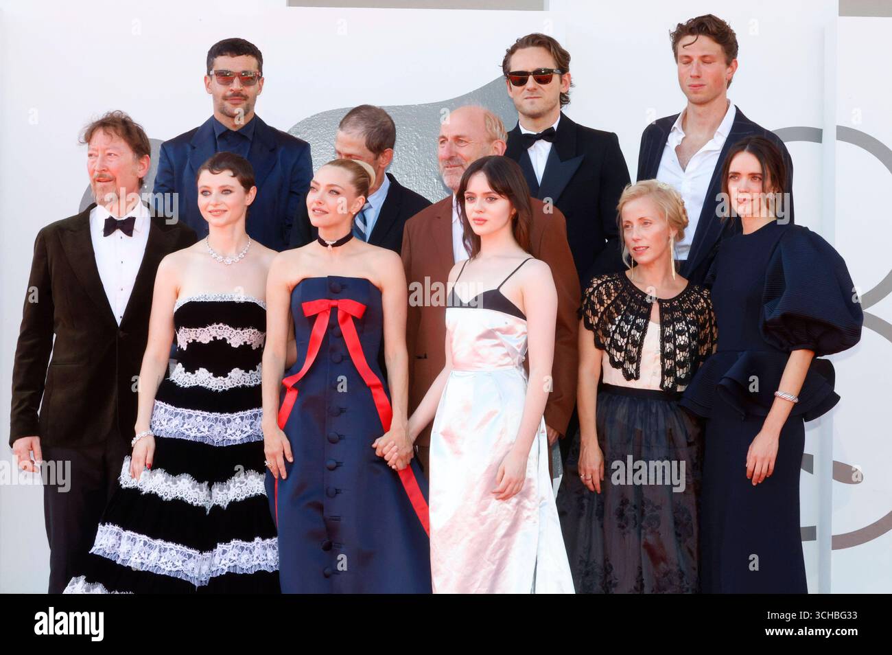 Scott Handy, Christopher Abbott, Thomasin McKenzie, Amanda Seyfried ...