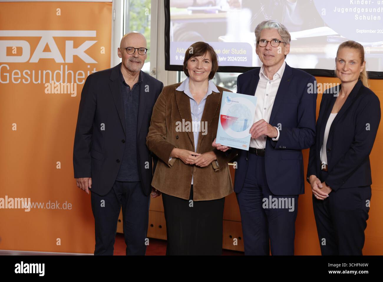Prof. Dr. reiner Hanewinkel, Parlamentarische Staatssekretärin Mareike ...