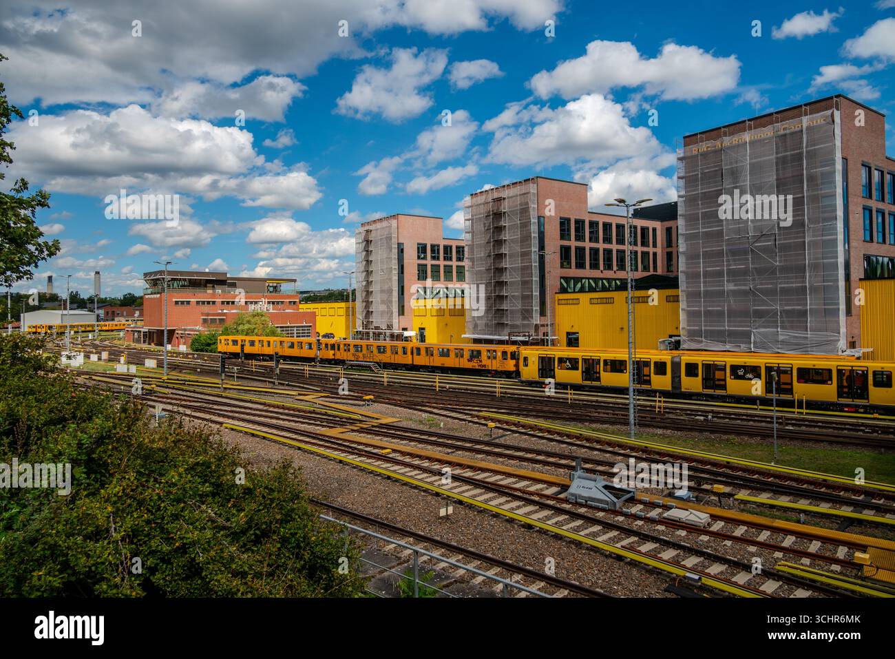 U2 line berlin -Fotos und -Bildmaterial in hoher Auflösung – Alamy