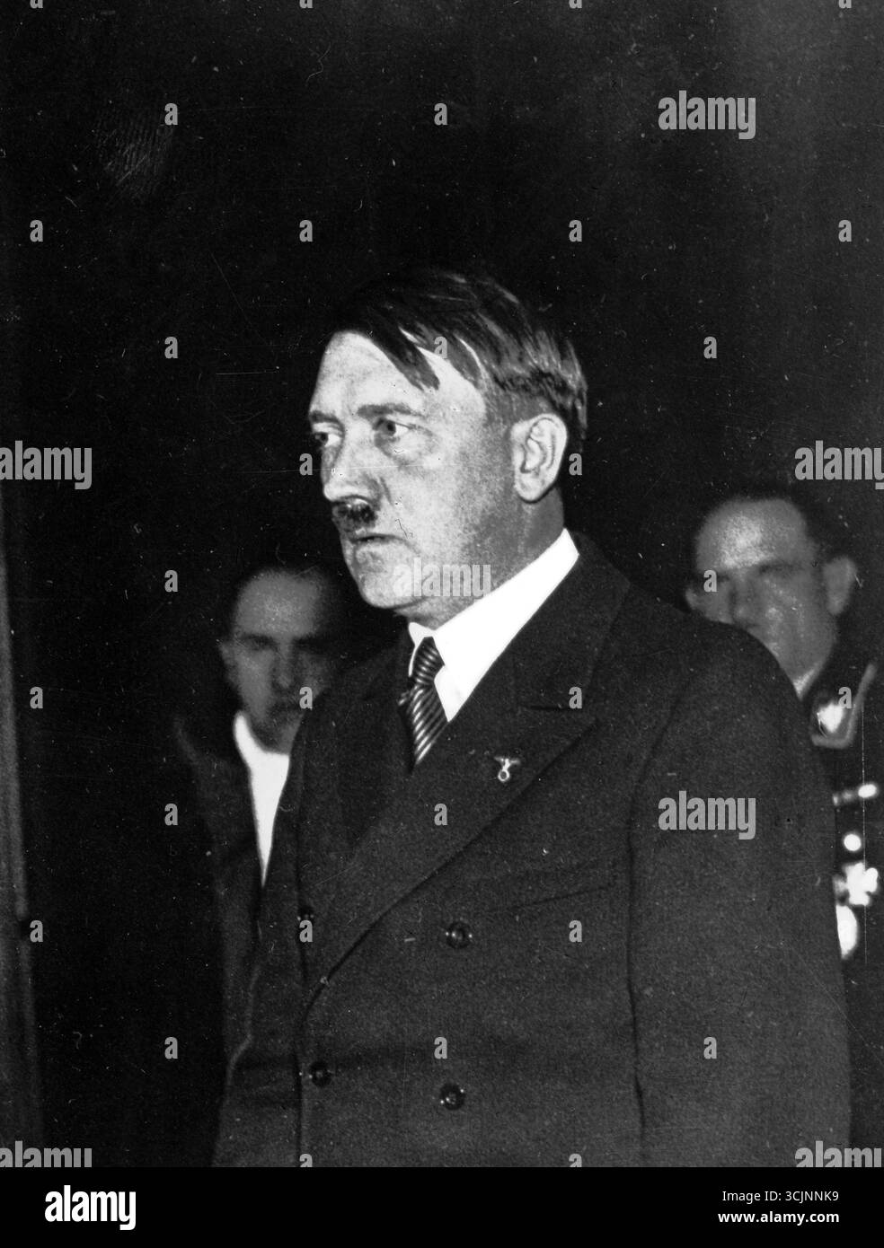 Adolf hitler portrait Schwarzweiß-Stockfotos und -bilder - Seite 2 - Alamy