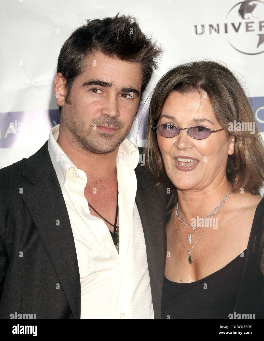 Colin farrell and rita farrell -Fotos und -Bildmaterial in hoher Auflösung – Alamy